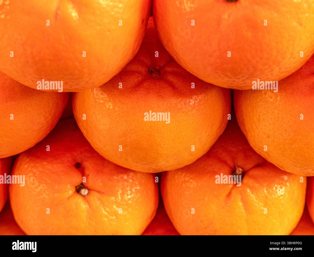 A pile of orange mandarins hi-res stock photography and images - Alamy