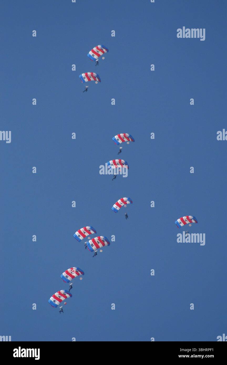 Raf parachute regiment hi-res stock photography and images - Alamy