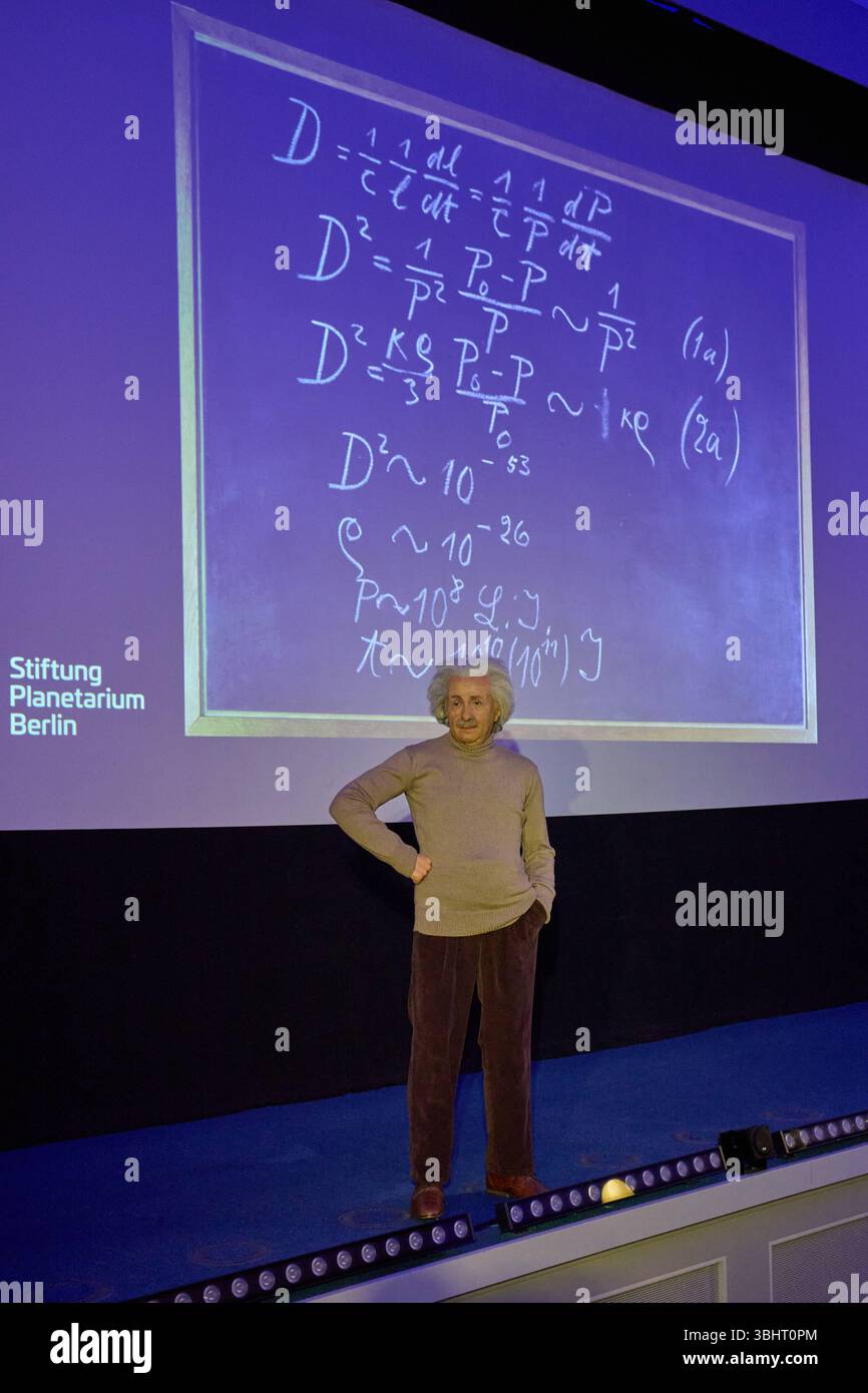 Die Wachsfigur von Albert Einstein - 110. Jubilaeums von Albert ...