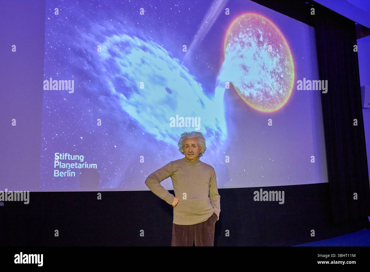 Die Wachsfigur von Albert Einstein - 110. Jubilaeums von Albert ...