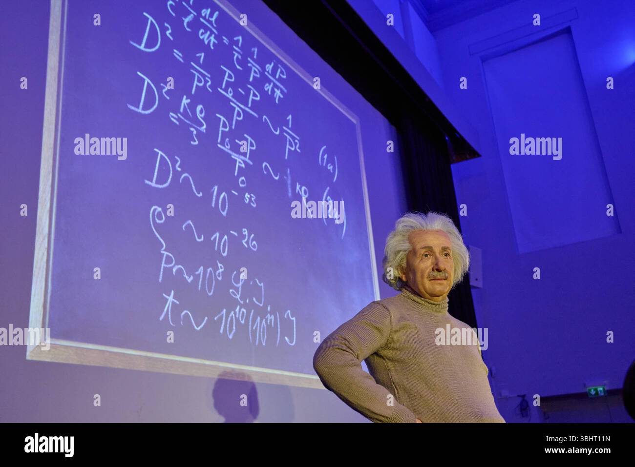 Die Wachsfigur von Albert Einstein - 110. Jubilaeums von Albert ...