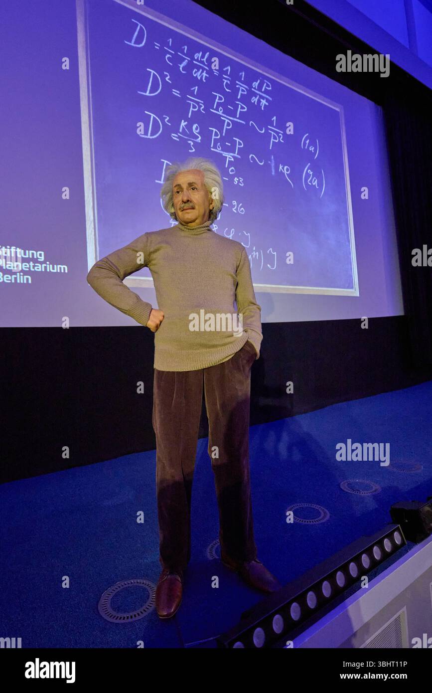 Die Wachsfigur von Albert Einstein - 110. Jubilaeums von Albert ...