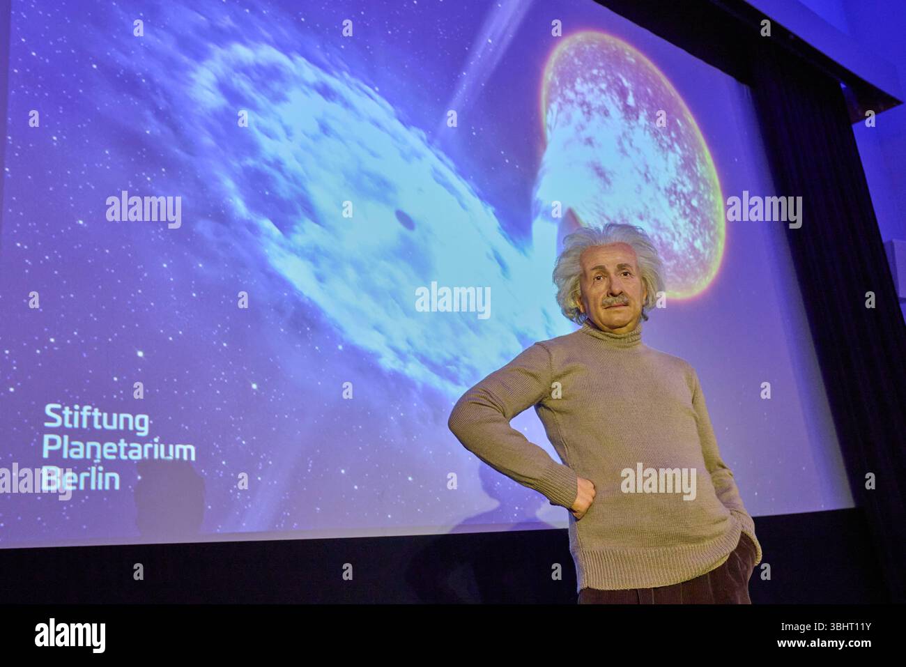 Die Wachsfigur von Albert Einstein - 110. Jubilaeums von Albert ...