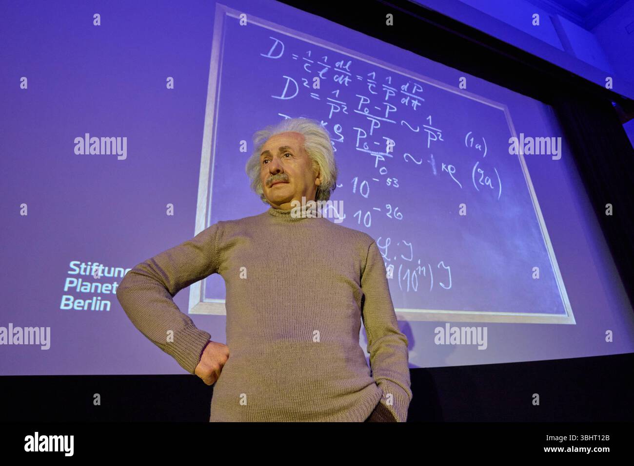 Die Wachsfigur von Albert Einstein - 110. Jubilaeums von Albert ...