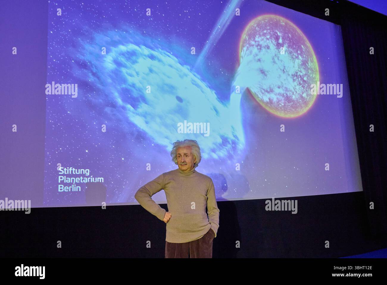 Die Wachsfigur von Albert Einstein - 110. Jubilaeums von Albert ...