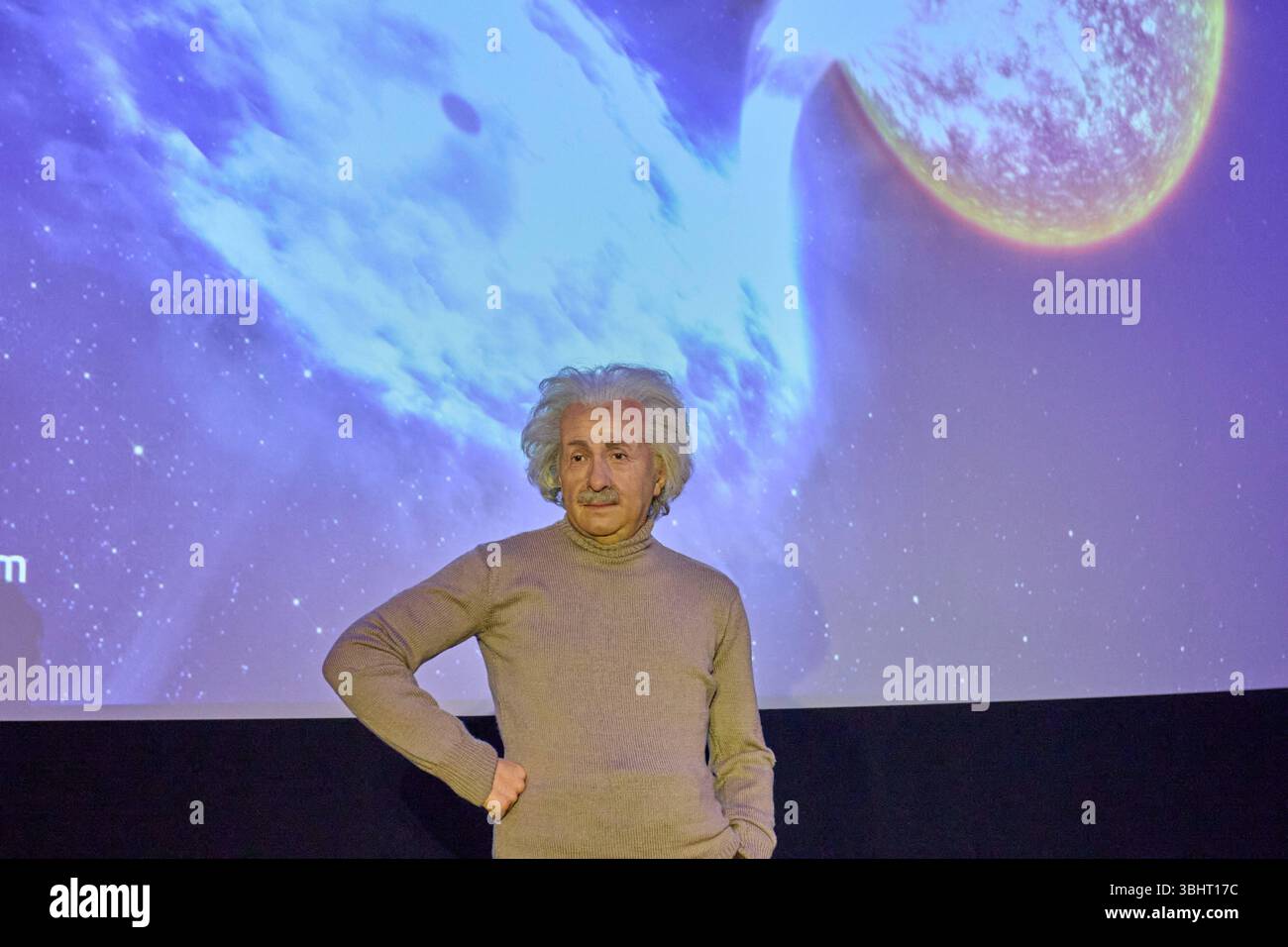 Die Wachsfigur von Albert Einstein - 110. Jubilaeums von Albert ...