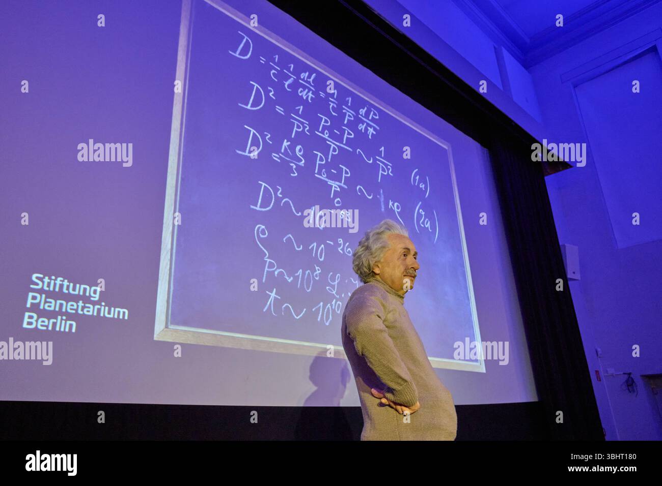 Die Wachsfigur von Albert Einstein - 110. Jubilaeums von Albert ...