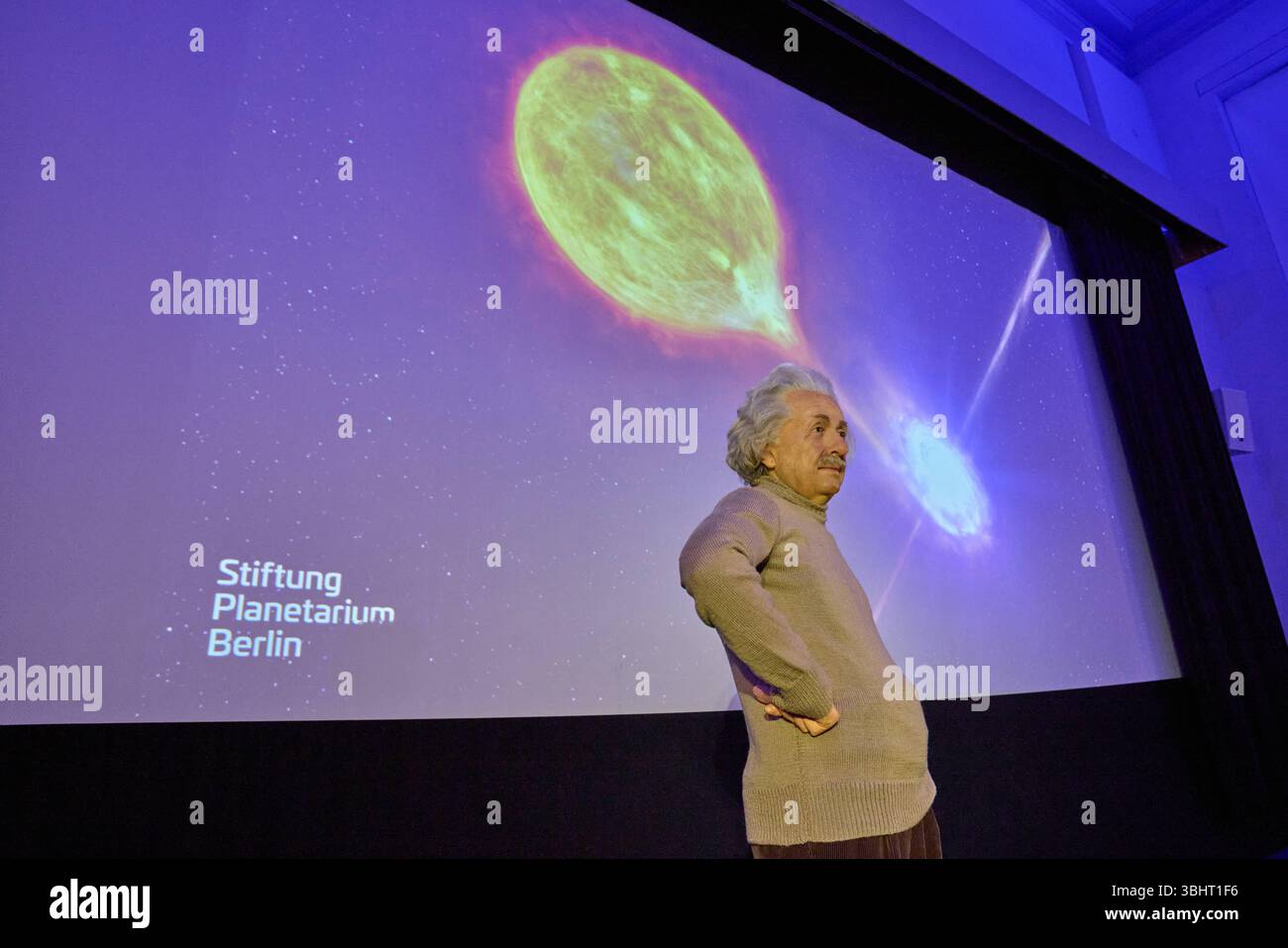 Die Wachsfigur von Albert Einstein - 110. Jubilaeums von Albert ...