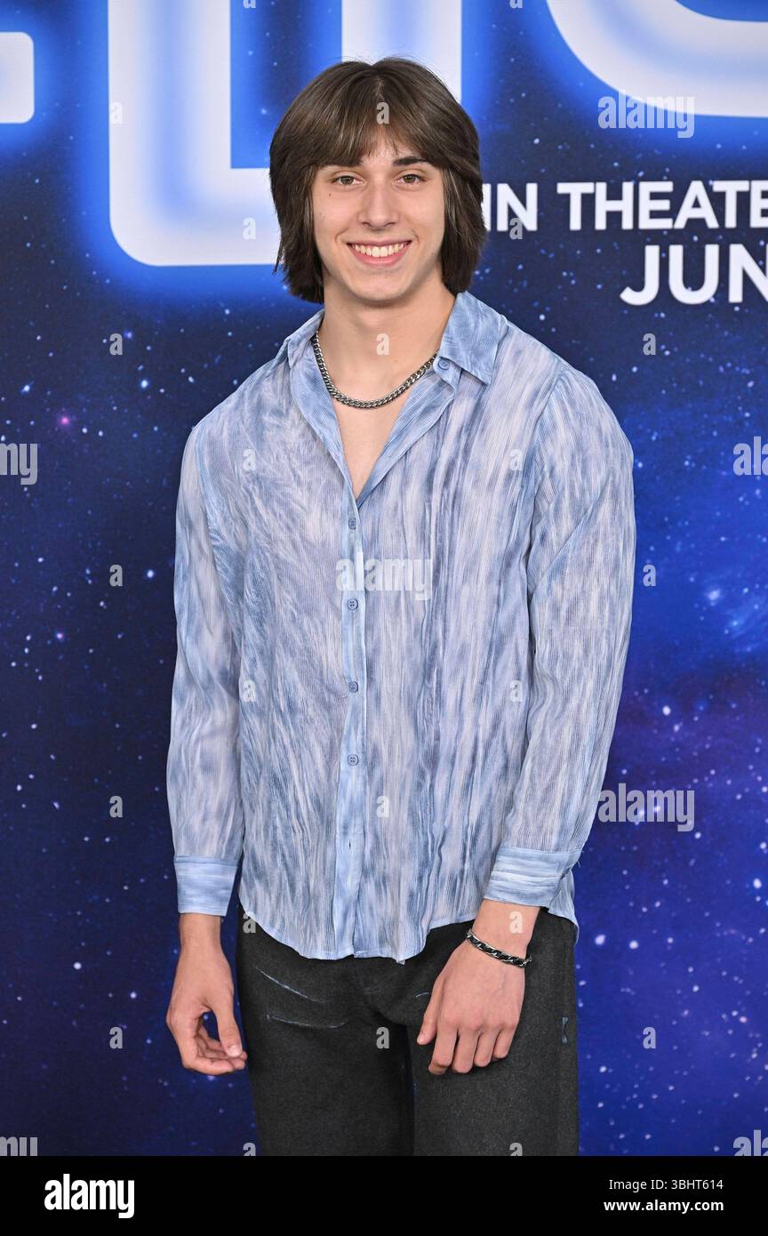 Jake Getman bei der Premiere des Animationsfilms Elio im El Capitan ...
