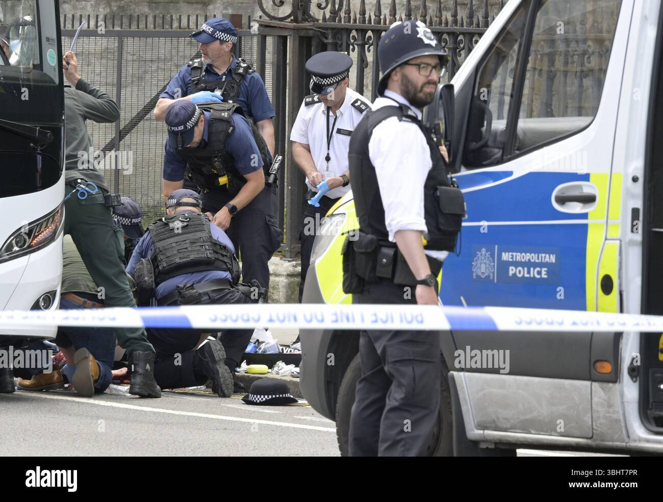 London, UK. 11th June, 2025. A large emergency response arrived to deal ...