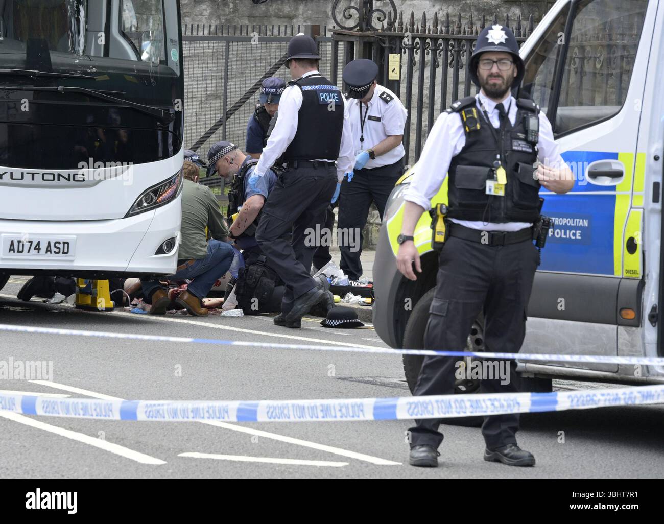 London, UK. 11th June, 2025. A large emergency response arrived to deal ...