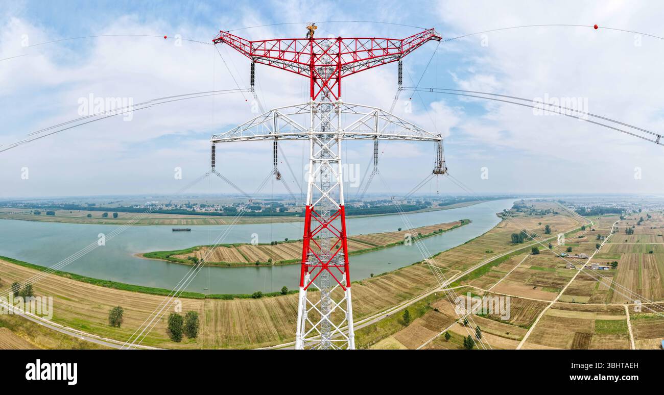 (250611) -- FENGYANG, June 11, 2025 (Xinhua) -- A drone photo shows ...
