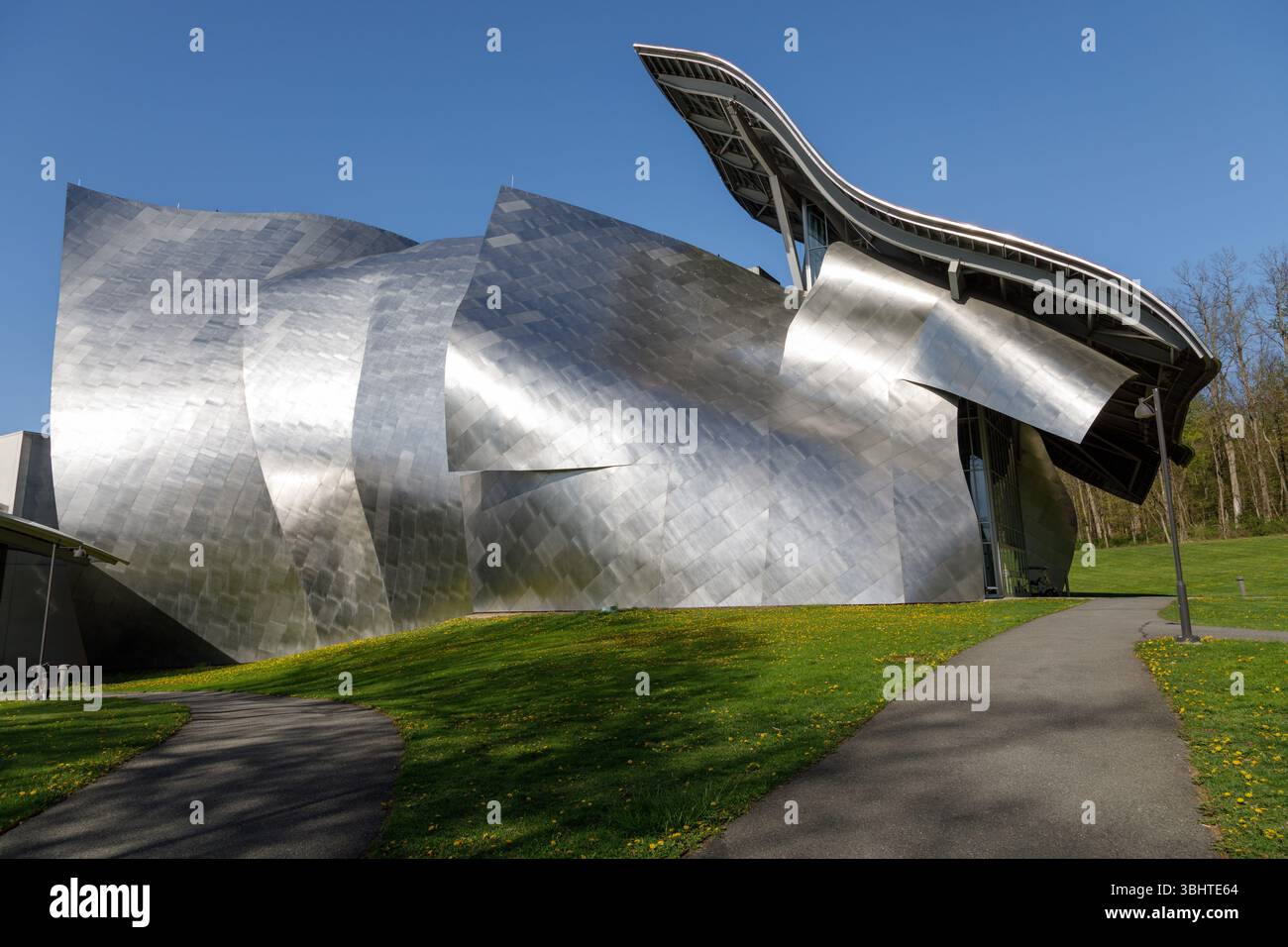 Frank Gehry designed the Richard B. Fisher Center for the Performing ...