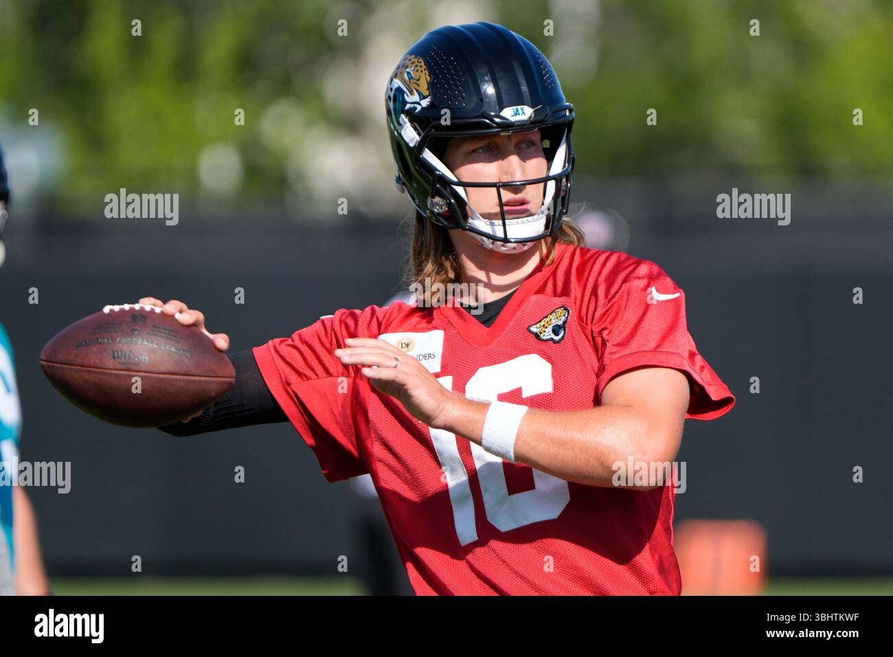 Jacksonville Jaguars quarterback Trevor Lawrence (16) throws a pass ...