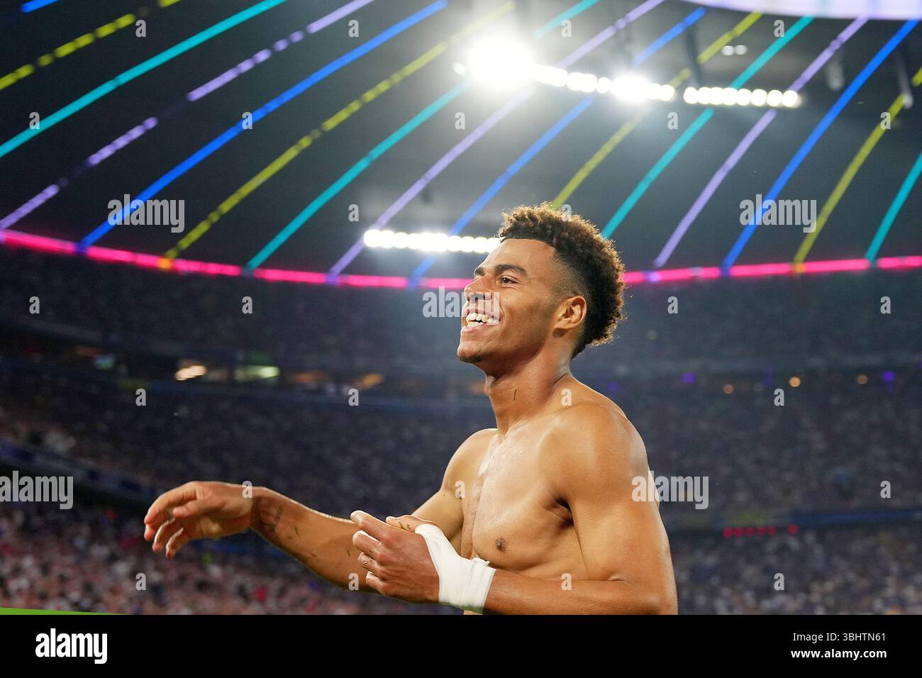PSG's Desire Doue.celebrates after scoring 0-3 during the Uefa ...