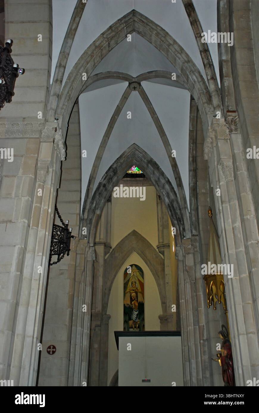 Detail of the Gothic style pointed arches inside the church of Sant ...