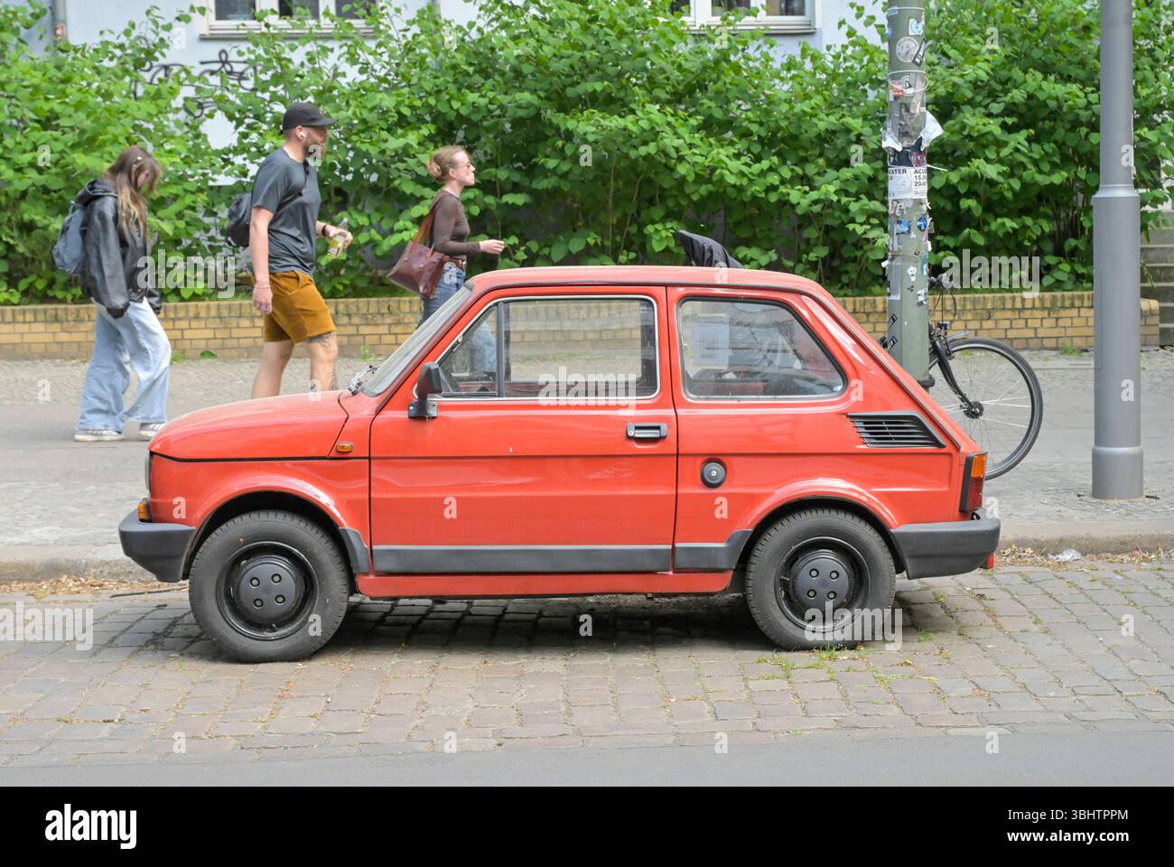 Polski Fiat 126 P 650 E, Parkplatz am Straßenrand, Bezirk Mitte, Berlin ...