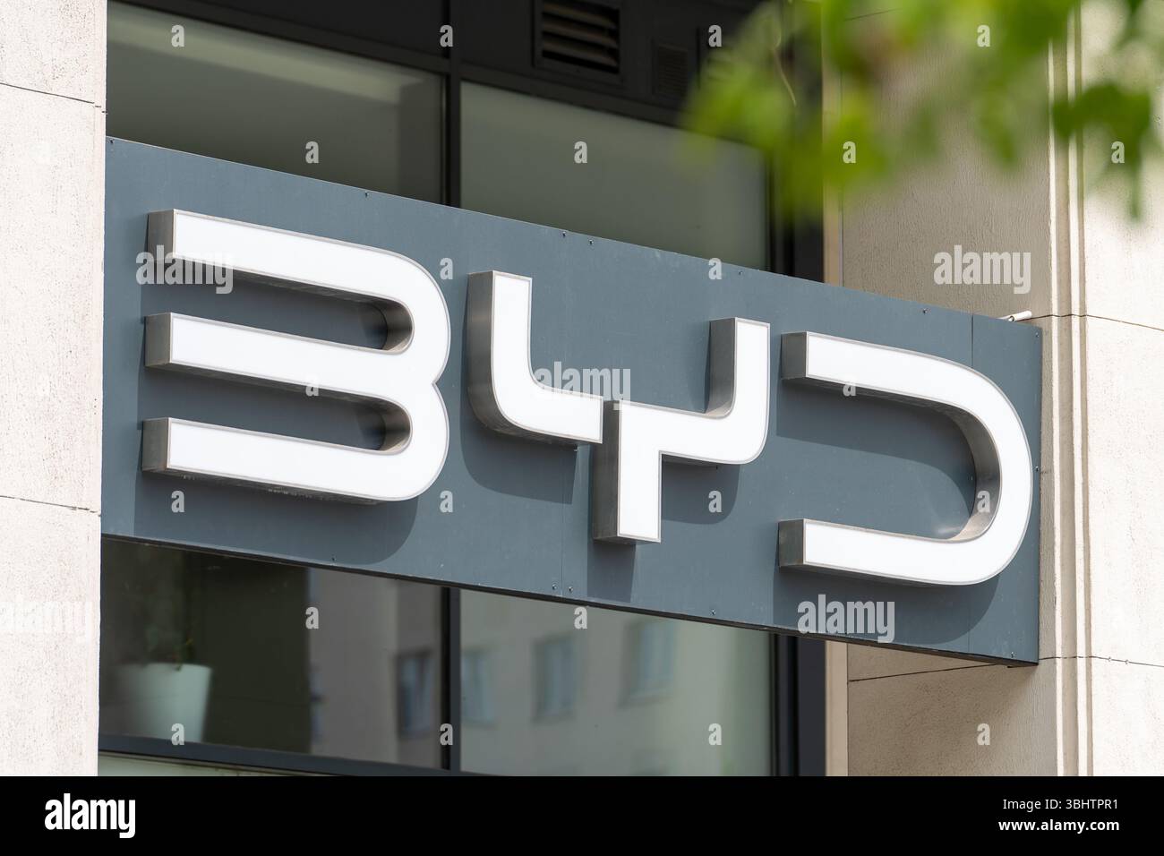 Byd logo hi-res stock photography and images - Alamy