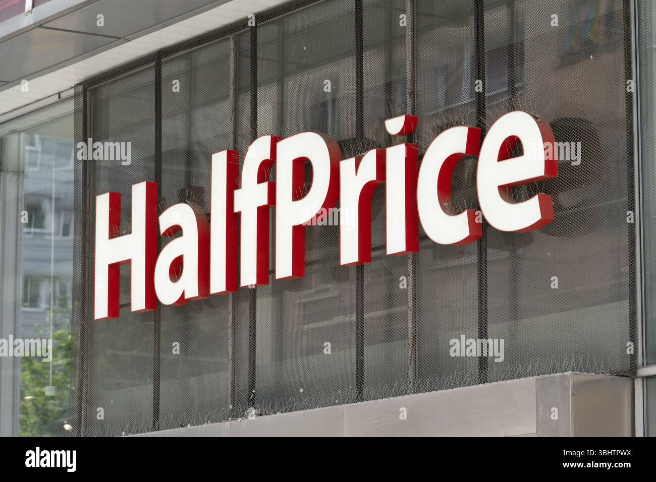 Half price logo hi-res stock photography and images - Alamy