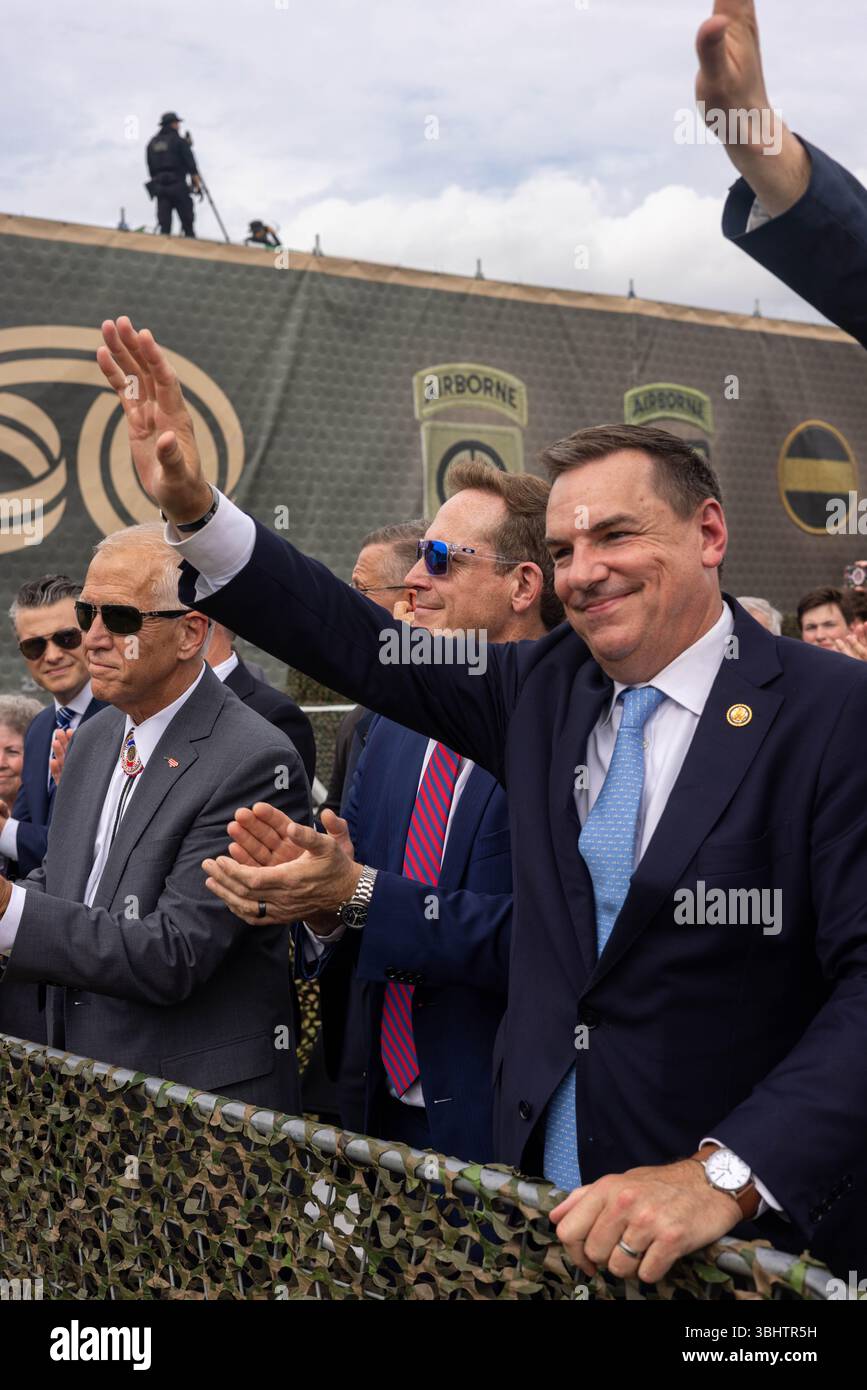 Congressman Richard Hudson, North Carolina, right, waves to the Service ...