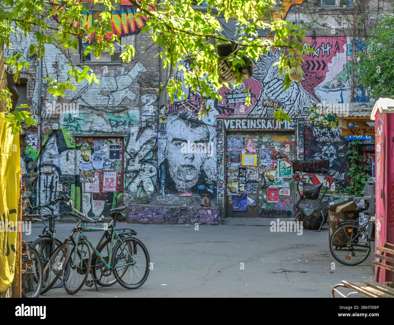 Autonomes Hausprojekt Köpi, Köpenicker Straße, Bezirk Mitte, Berlin, Deutschland *** Autonomous ...