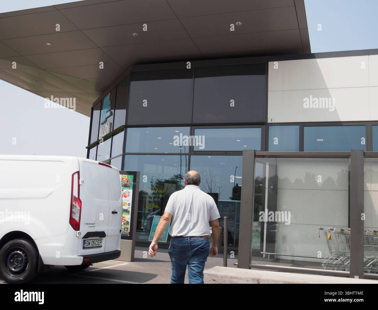 Aldi sur hi-res stock photography and images - Alamy