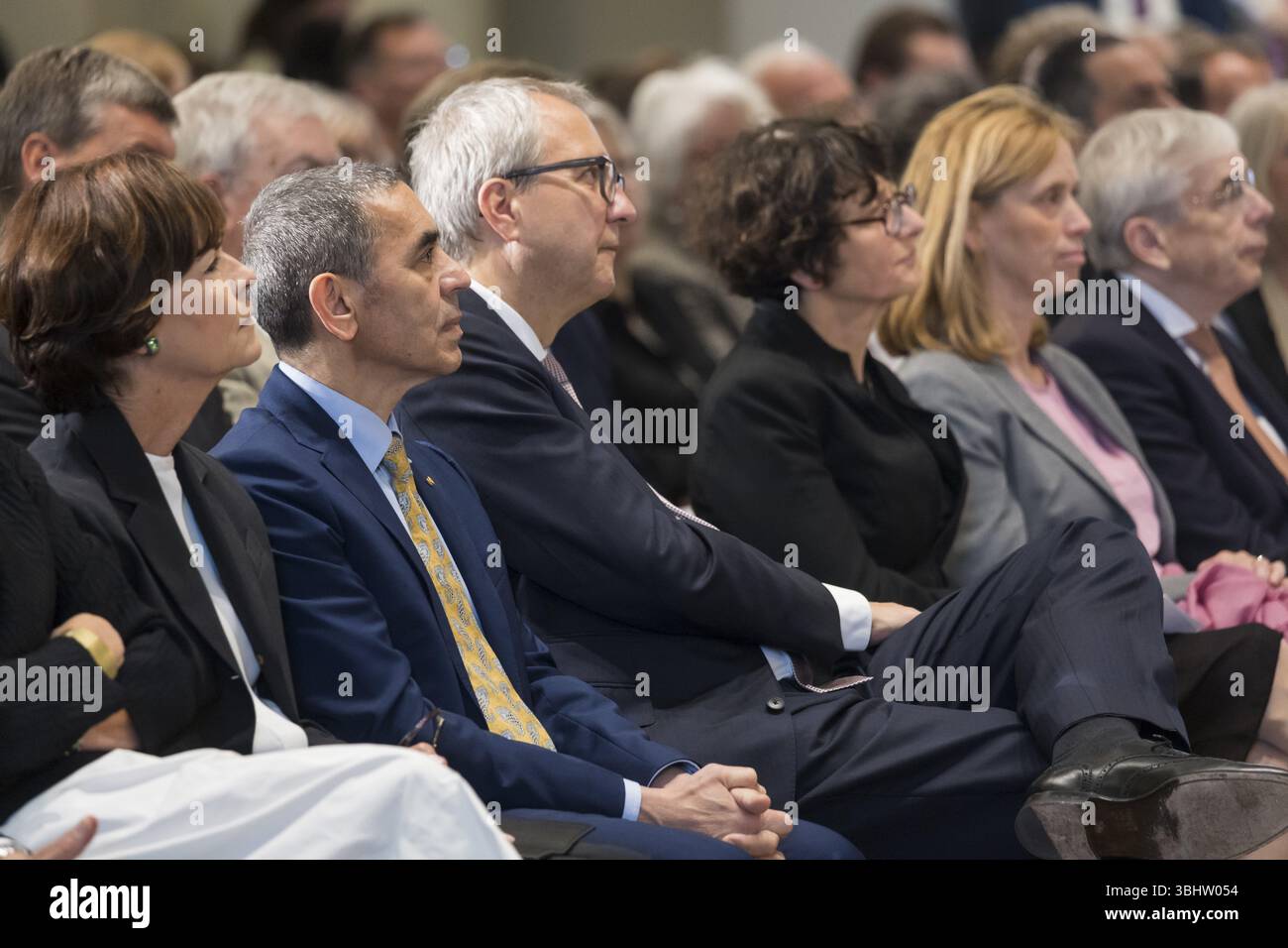UGur sahin (founder of Biontech SE, l.) at the award ceremony for the ...