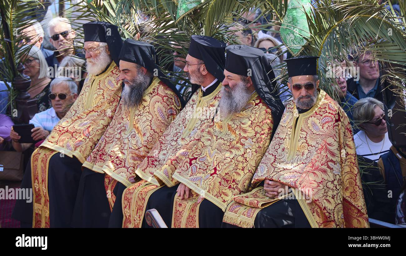 Priests in golden robes hi-res stock photography and images - Alamy