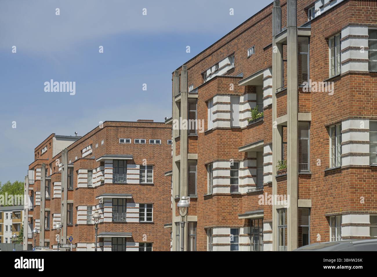 Residential building, Bristolstrasse, Schillerpark housing estate ...