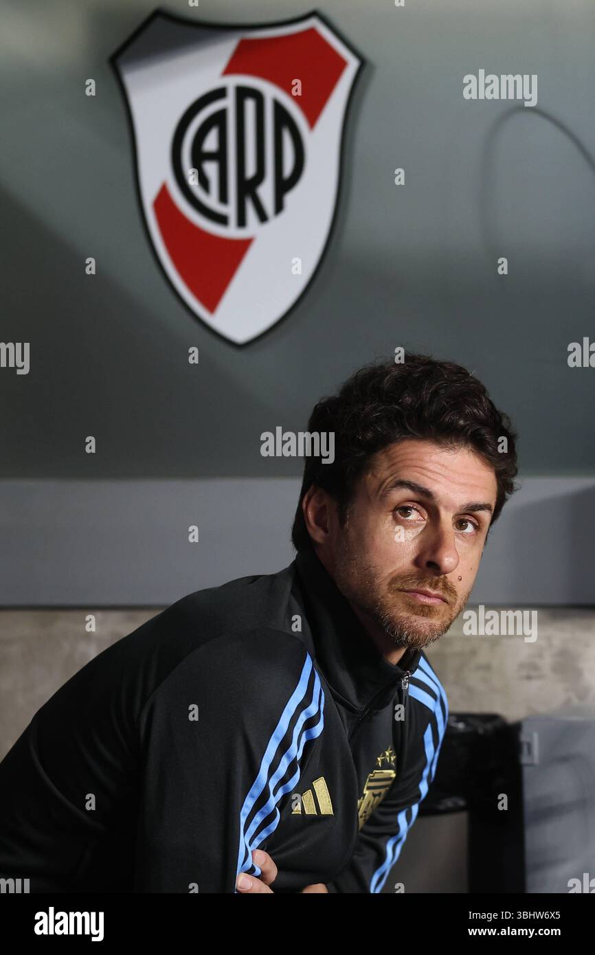 Argentinas national team head coach assistant and former River Plates ...