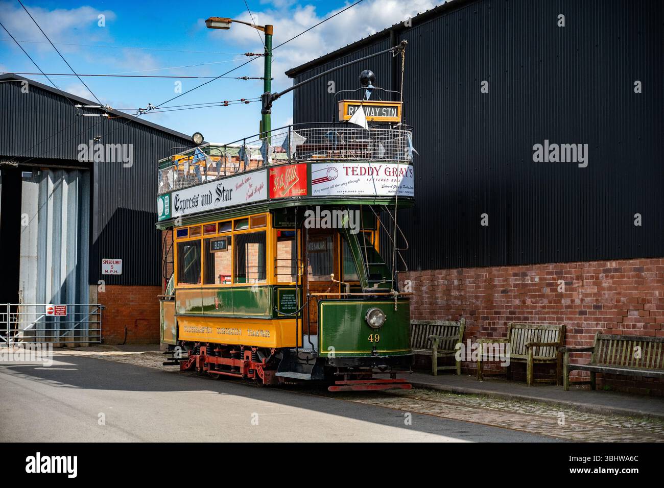 Victorian tram hi-res stock photography and images - Alamy