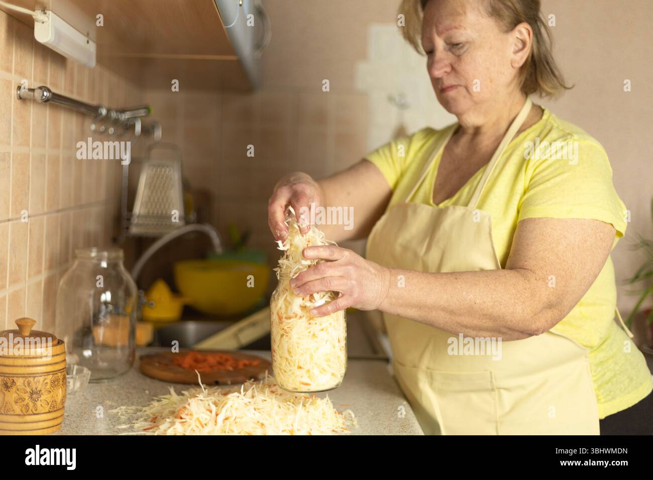 Process cooking sauerkraut home hi-res stock photography and images - Alamy