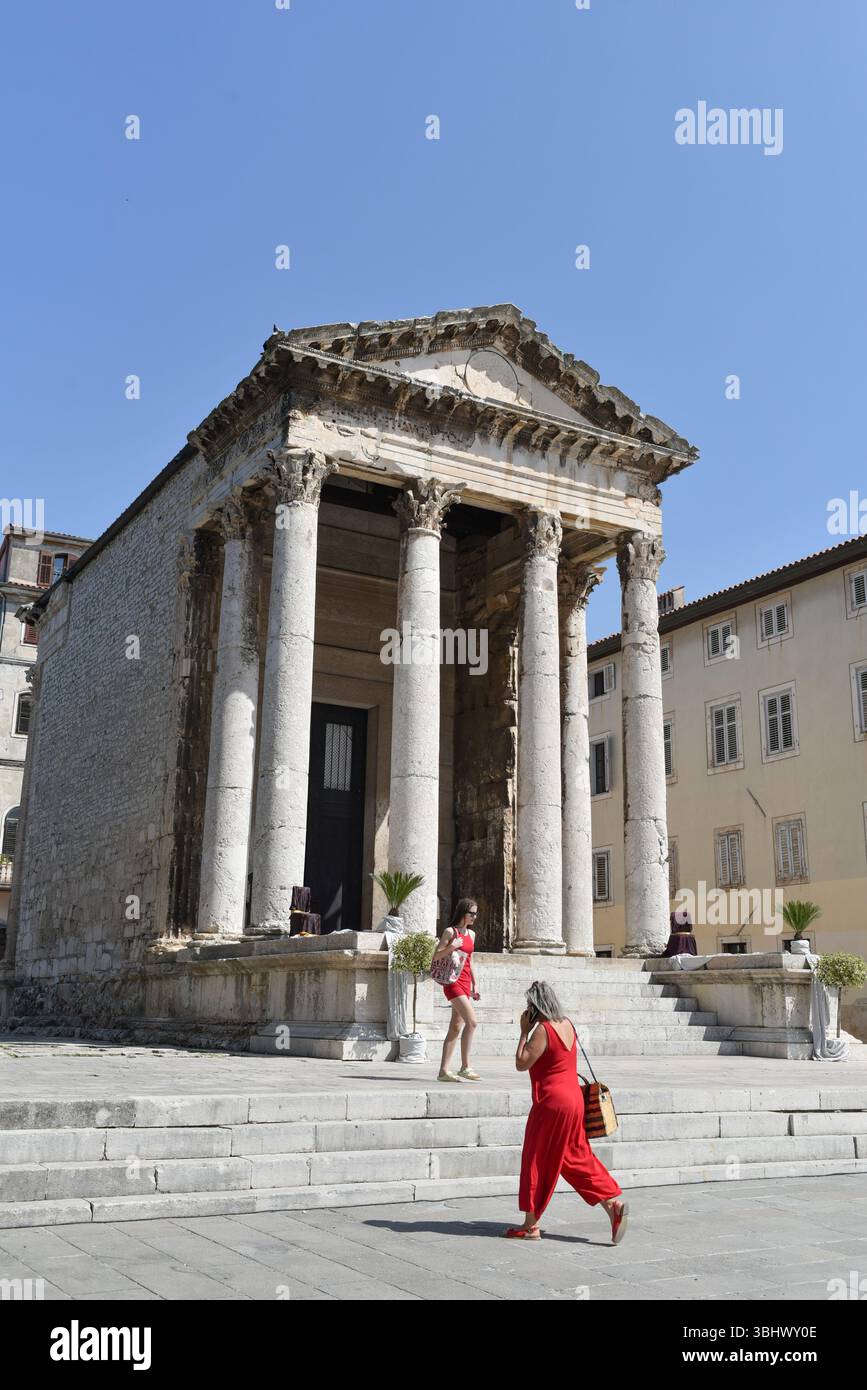 Columns roman temple augustus hi-res stock photography and images - Alamy