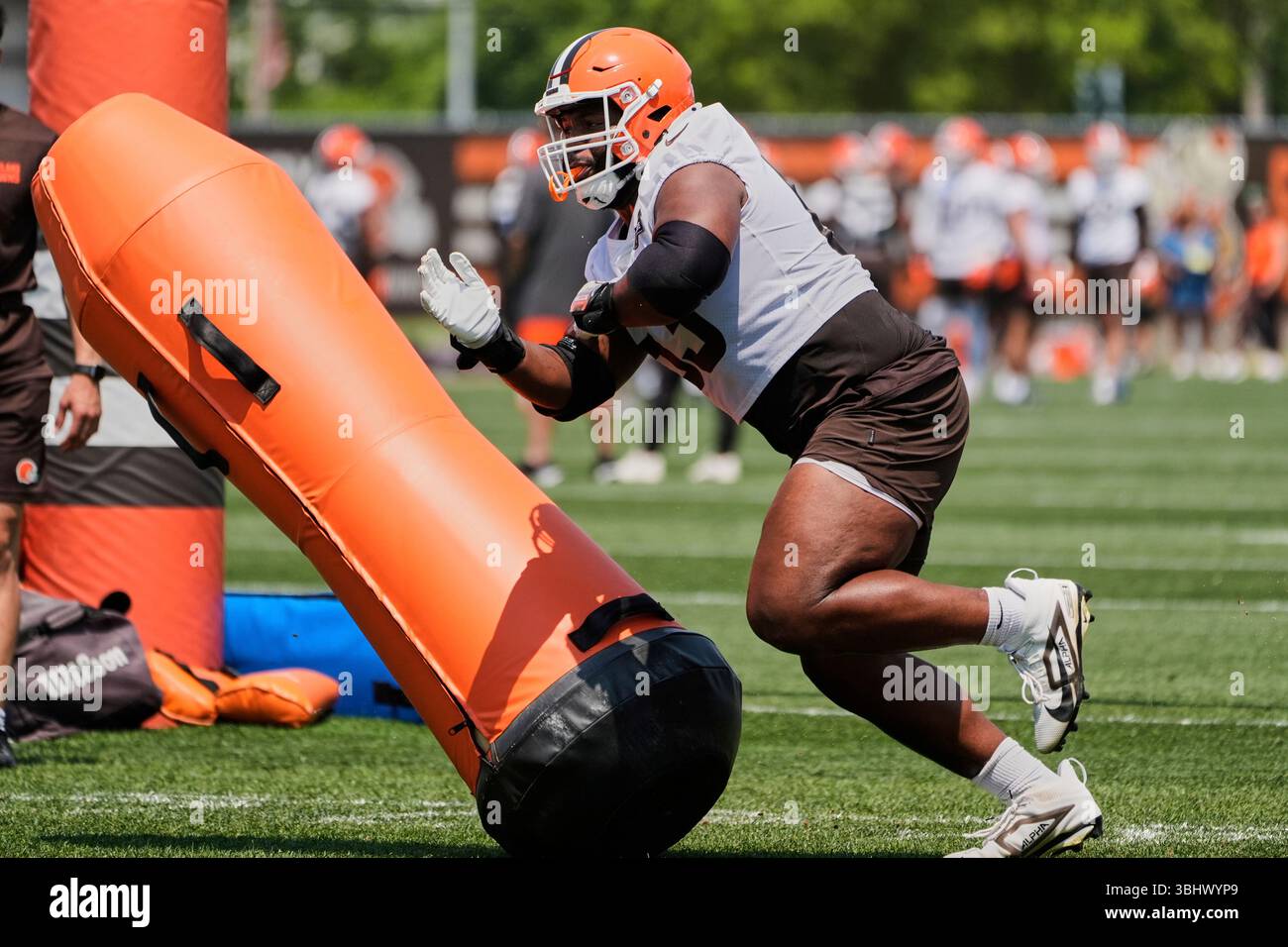 Cleveland Browns defensive tackle Ralph Holley (63) participates in a ...