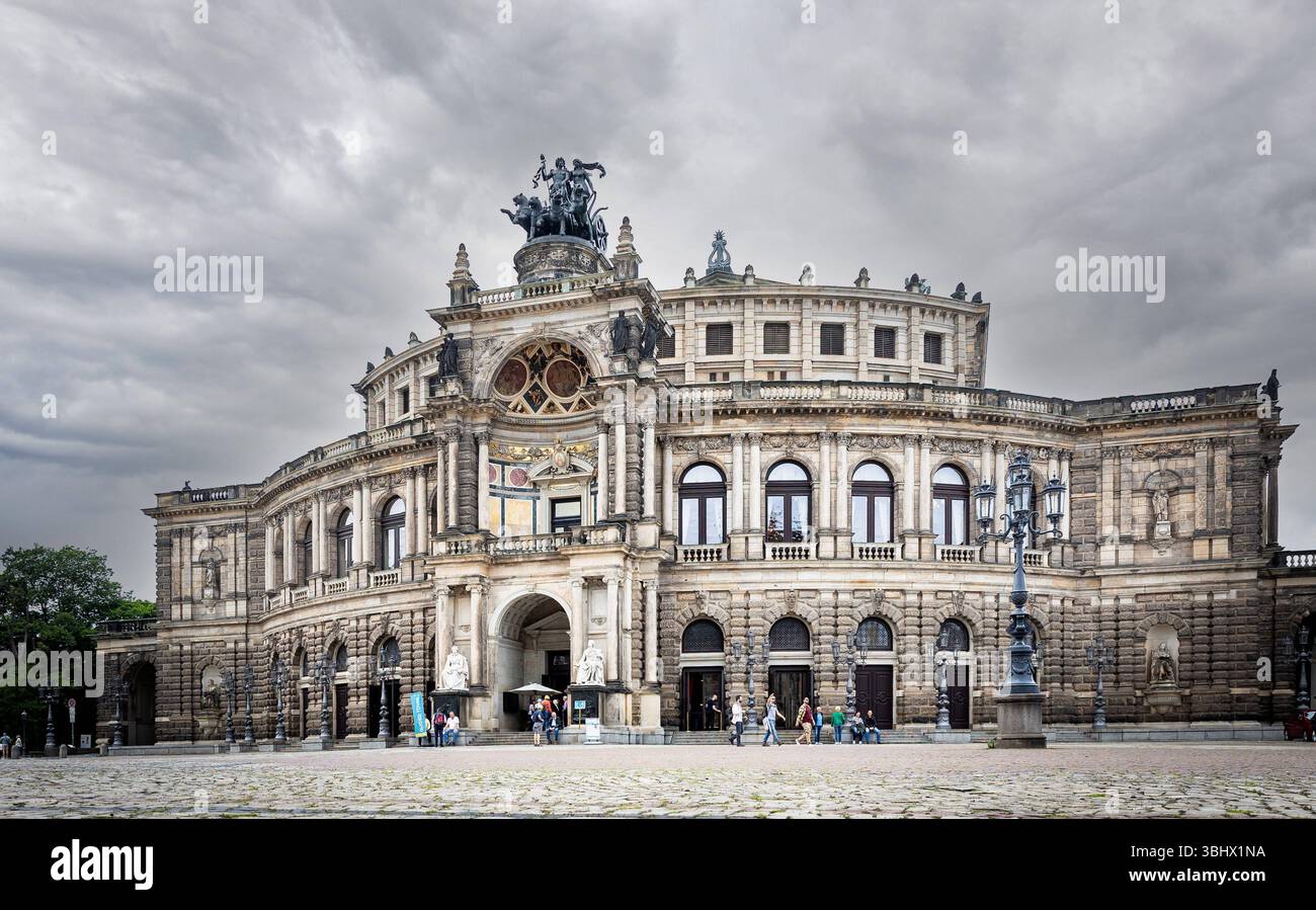 Impression: Die Semperoper in Dresden. Die Semperoper ist die ...
