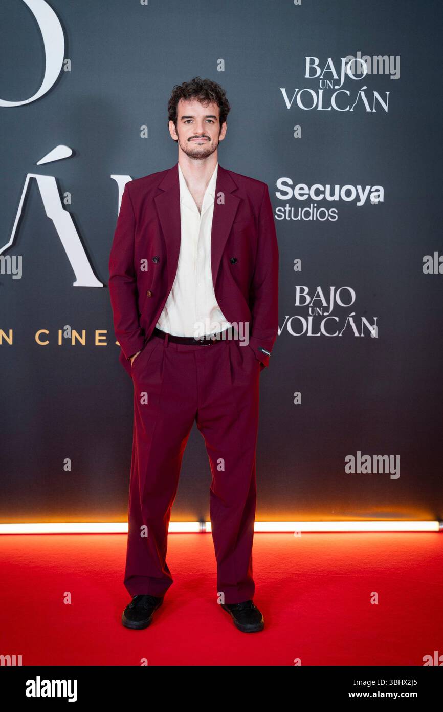 Martin Cuervo attends to 'Bajo un volcan' premiere at Callao Cinema on ...