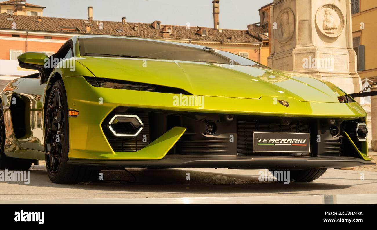 Lamborghini temerario back hi-res stock photography and images - Alamy
