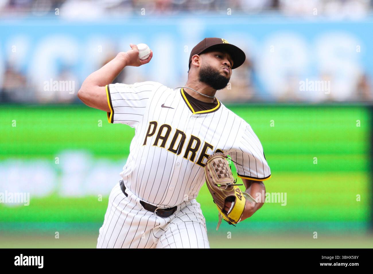 San Diego Padres starting pitcher Randy Vasquez works against the Los ...
