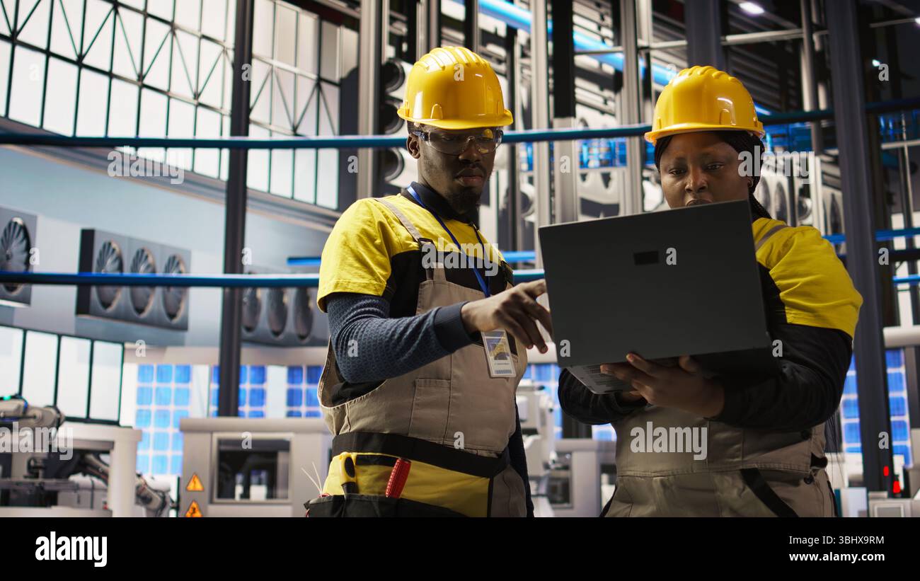 Teamworking colleagues analyzing data hi-res stock photography and images - Alamy