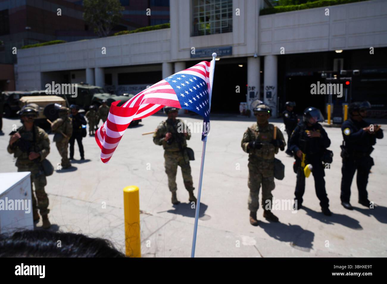 DHS police and National Guard protect the outside the Metropolitan ...