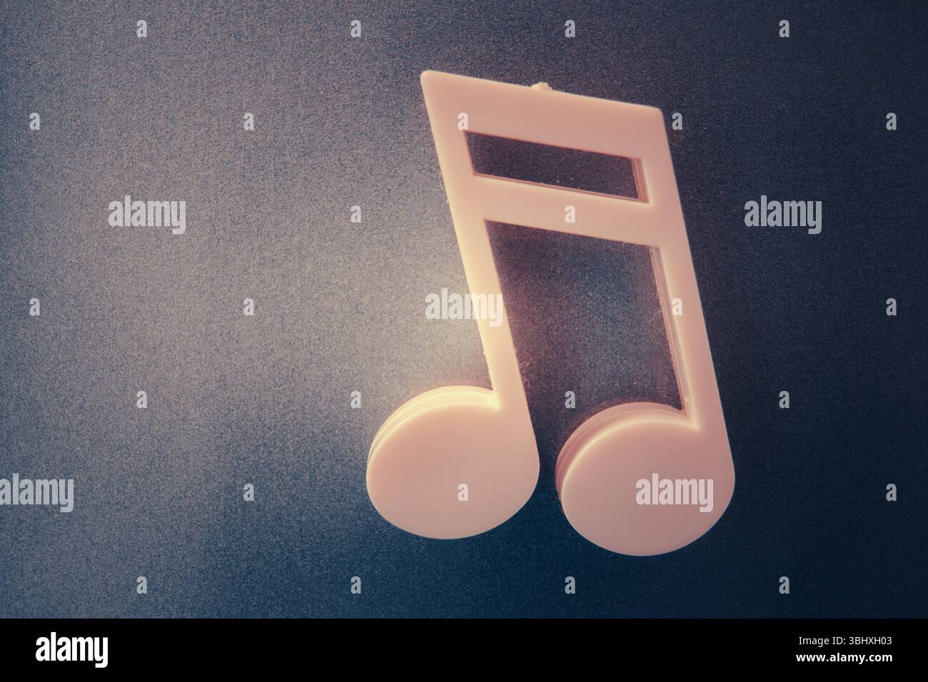 Music notes on metal hi-res stock photography and images - Alamy