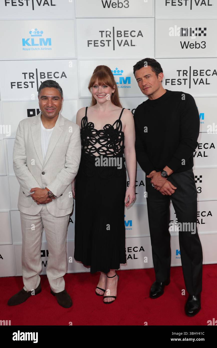 NEW YORK, NEW YORK - JUNE 10: Nick Mohammed, Bryce Dallas Howard and Orlando Bloom attend the ...