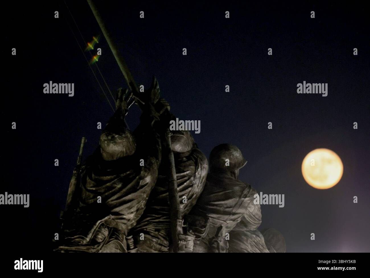Washington Dc, Virginia, USA. 11th June, 2025. The full moon, known as ...