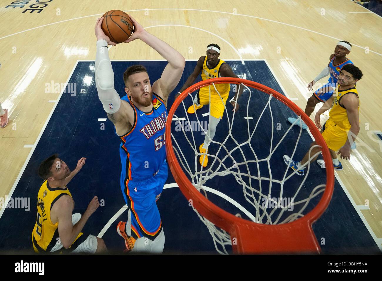Oklahoma City Thunder center Isaiah Hartenstein (55) dunks against the ...