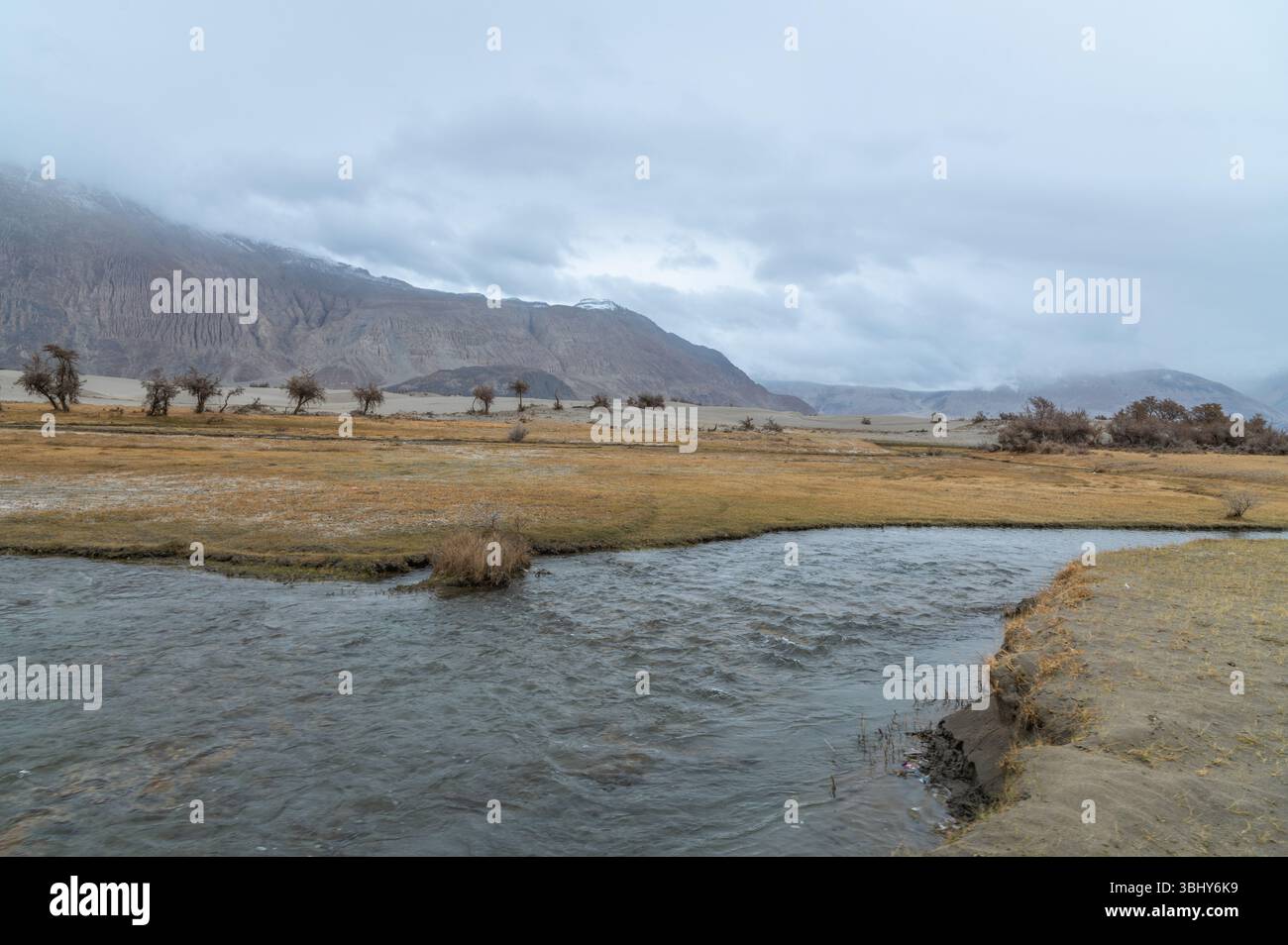 Yellow sand under snow hi-res stock photography and images - Alamy