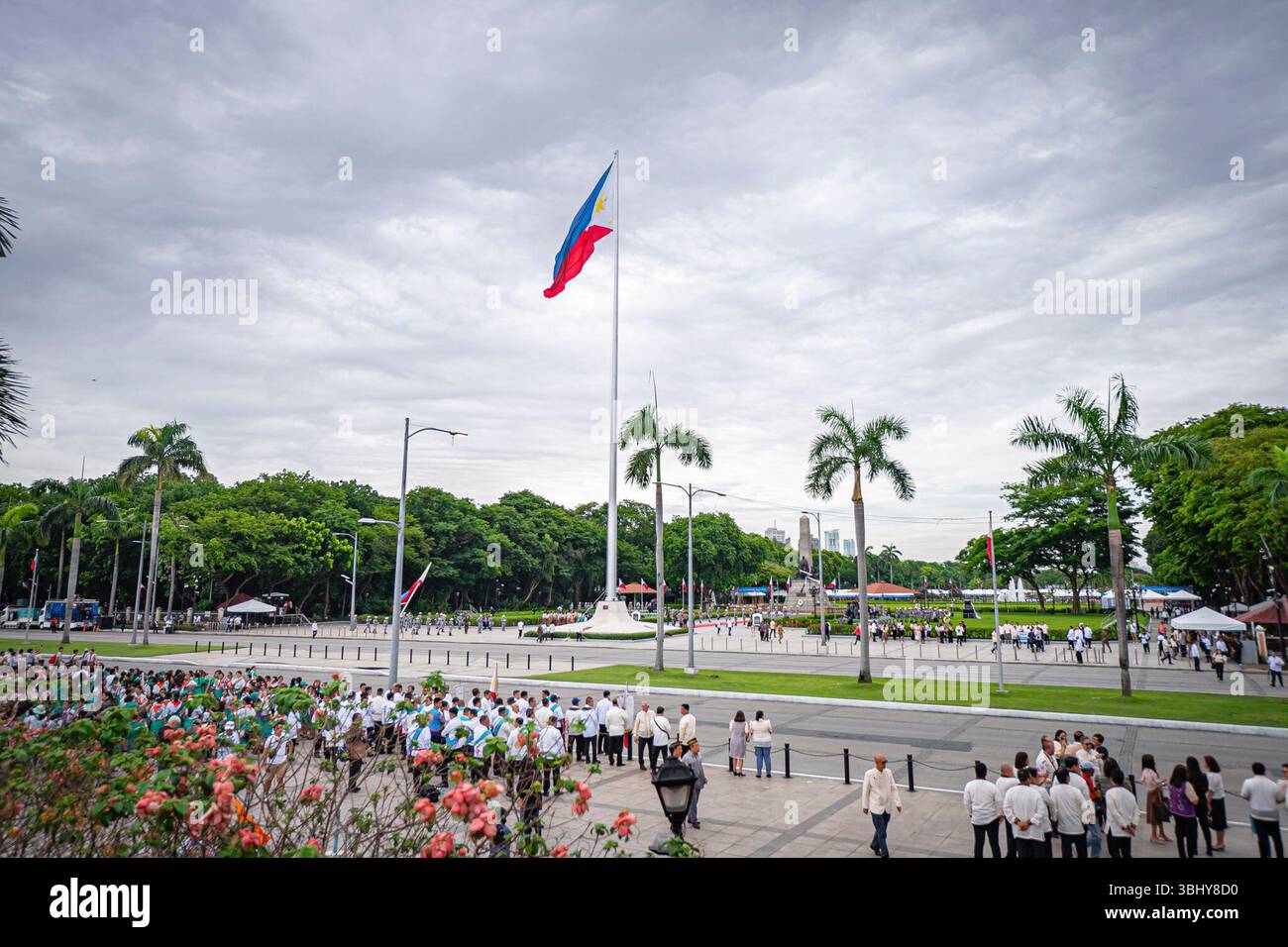 Manila, Manila, Philippines. 12th June, 2025. Filipinos gather at ...