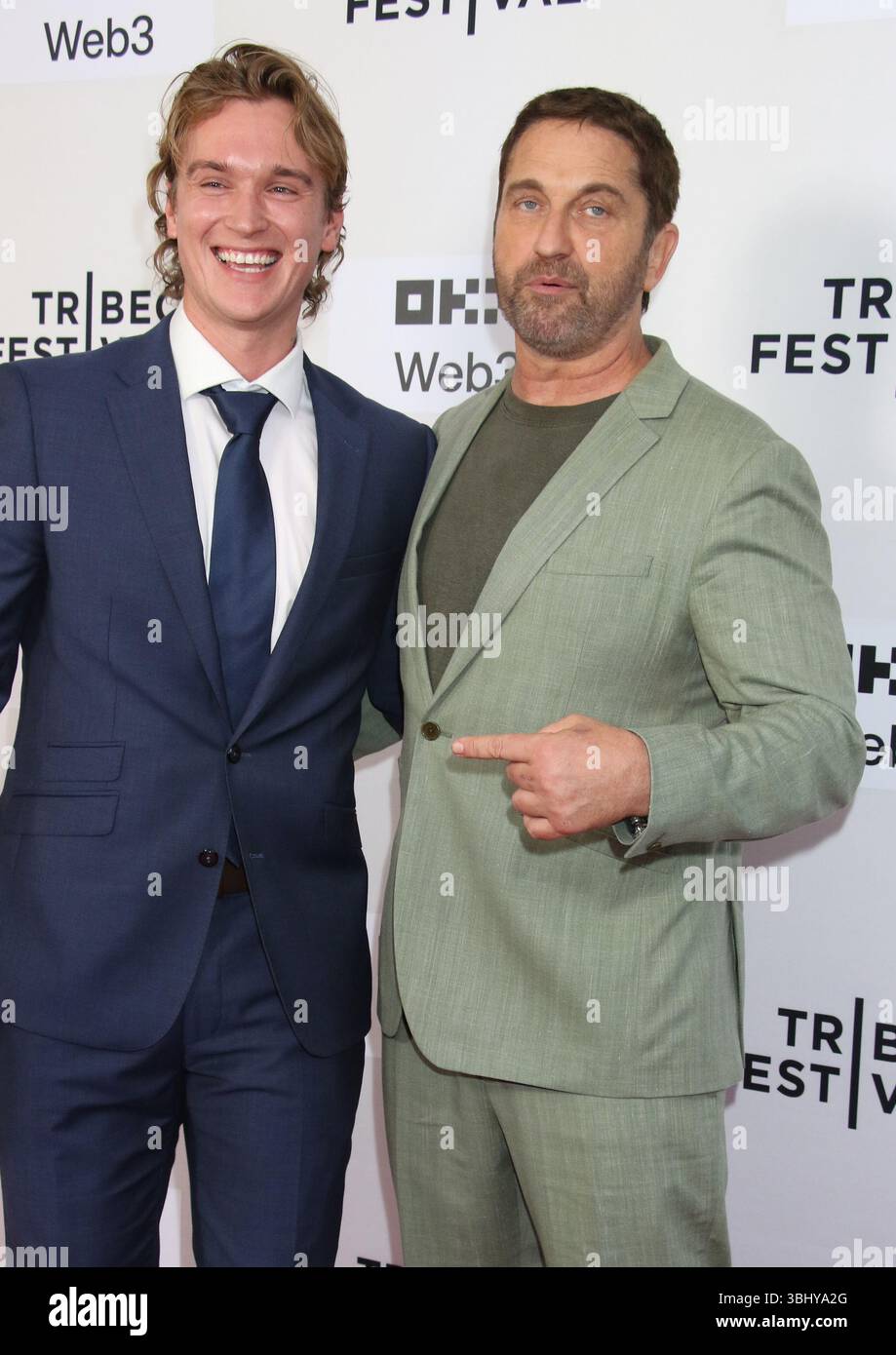 Gerard butler in train hi-res stock photography and images - Alamy