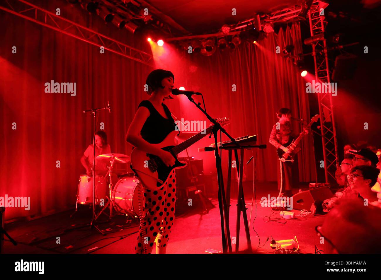 Gigi Reece, Nora Cheng und Penelope Lowenstein, v.l., von der Band ...