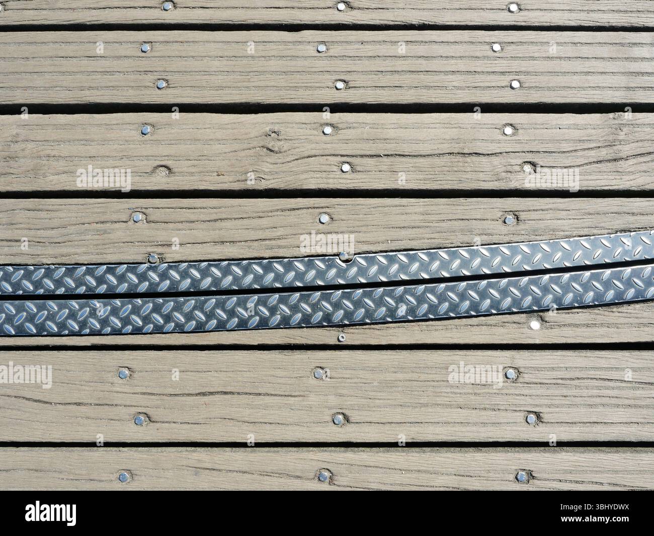 Bridge planks connecting rails hi-res stock photography and images - Alamy