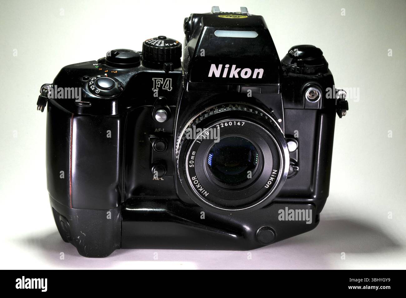 Vintage 35mm film camera and lens Stock Photo - Alamy